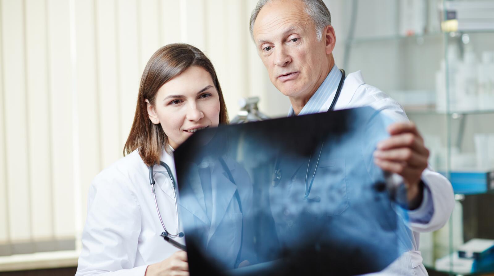 8 Tips for Choosing a Neurosurgeon