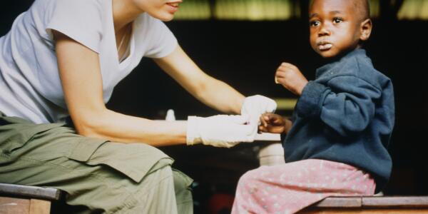 9 Volunteer Opportunities for Doctors