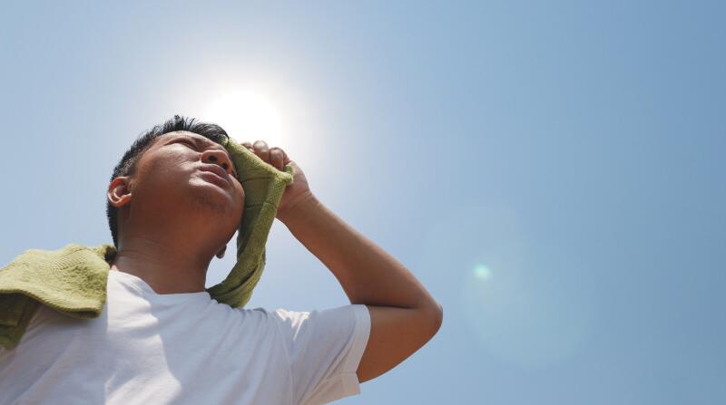 9 Tips to Stay Safe in the Sun