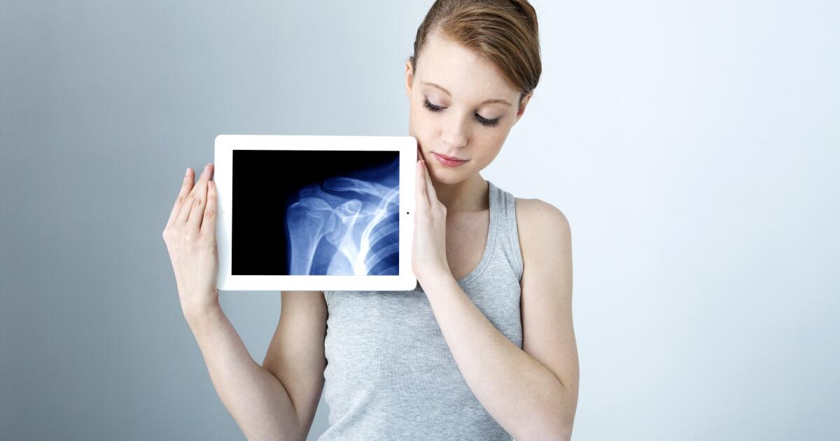 Shoulder Blade Pain: Symptoms, Causes, Treatments & Complications