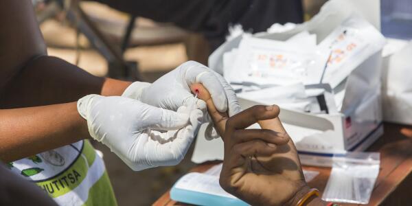 9 Volunteer Opportunities for Doctors