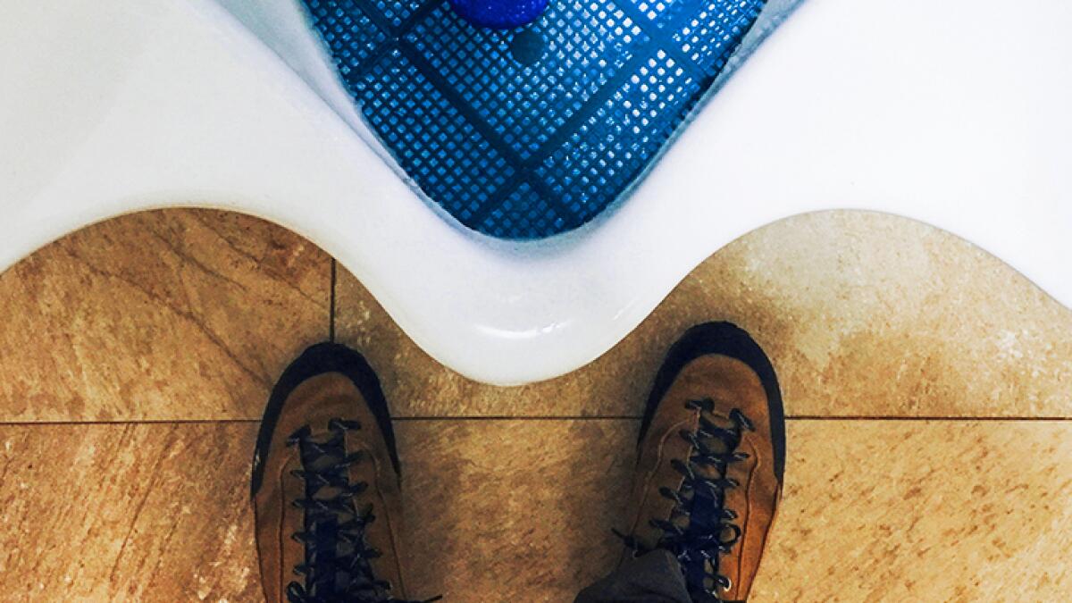 very strong urine smell men