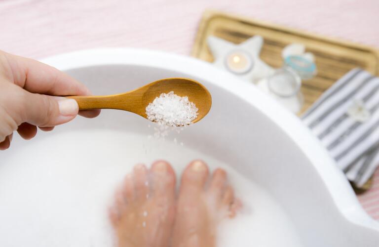 8 Health Benefits of Epsom Salt | Health Uses of Epsom Salt - Healthgrades